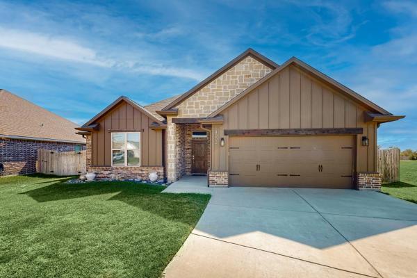 Family Retreat! South College Station Home W/ Yard - College Station, TX