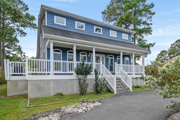 Blue Sea Star - Beautiful Pet Friendly Home! - Chincoteague, VA