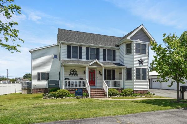 Casa Del Mar - Pet Friendly With Hot Tub! - Chincoteague, VA