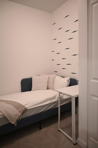 Stylish 2-bedroom Condo - Premium Comfort, Central Location - Surrey