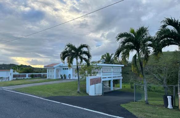 Sleeps 8 - Countryside Retreat - Humacao