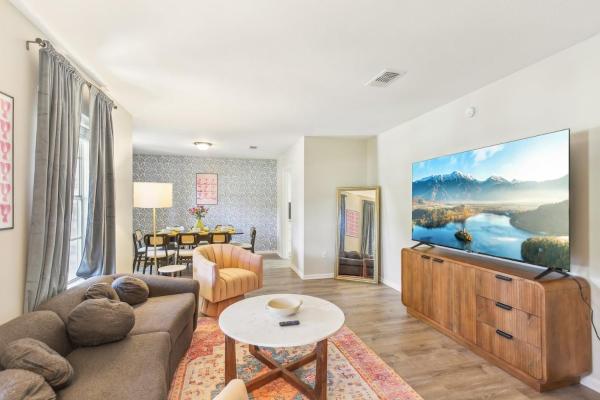 Tx A&m! Tamu! Pet Friendly! 7 Beds, King & Queen! Billiards! Fire Pit Oasis! - Bryan, TX