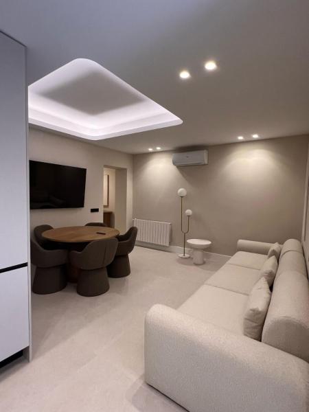 Deluxe Apartment In Retiro - Madrid