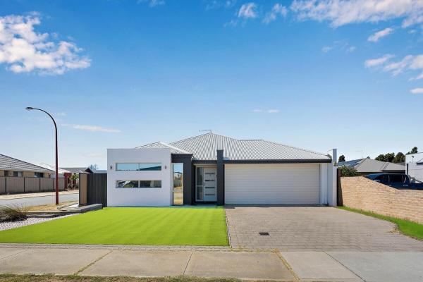 Spacious 4 Bedroom House In Southern River - Perth