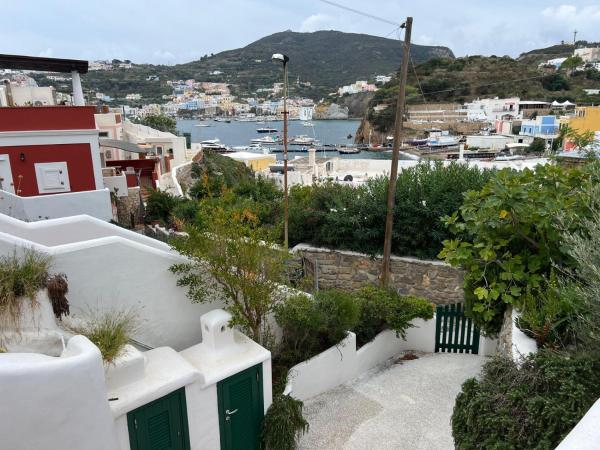 Agenzia Isotur Spiaggia Di S Maria - Ponza