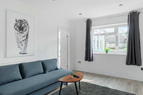 4 Bedrooms - 3 Bathrooms House - Matlock