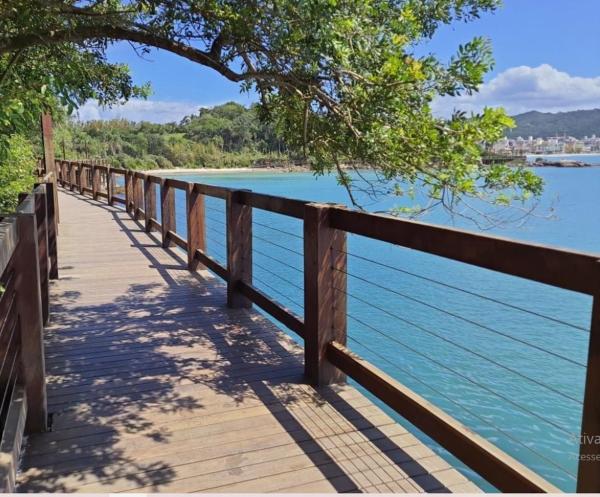 Residencial 50m Da Praia De Bombas - 