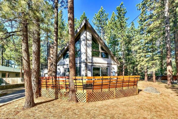 Bear Chalet - Snow Play - 4 Bedrooms - Foosball - South Lake Tahoe, CA