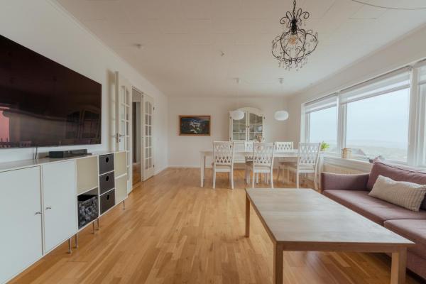 Spacious 3br Apt - Parking - Near City Center - フェロー諸島