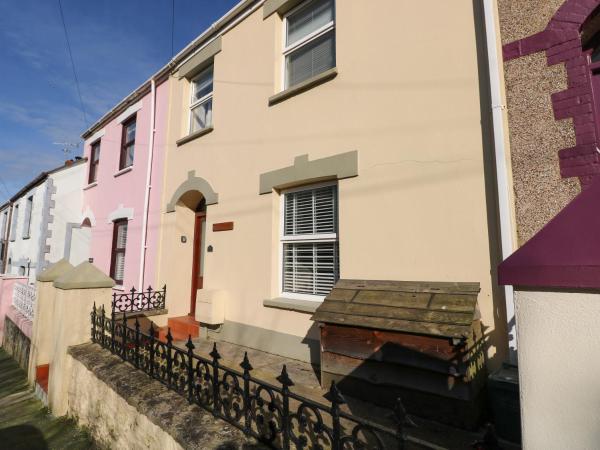 Stones Throw - Tenby