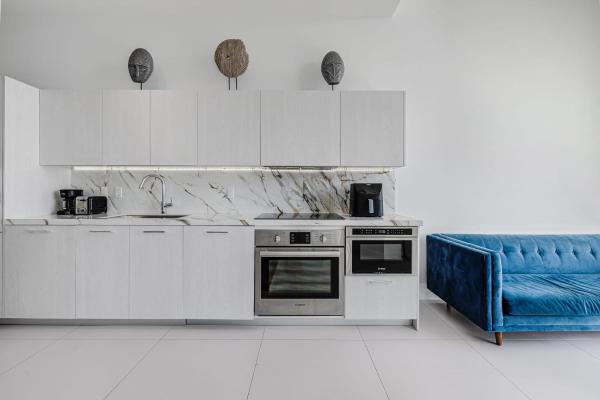 Unique High-rise Condo In Miami - North Miami, FL