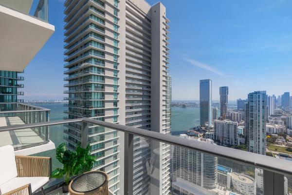 Unique High-rise Condo In Miami - Miami Beach, FL