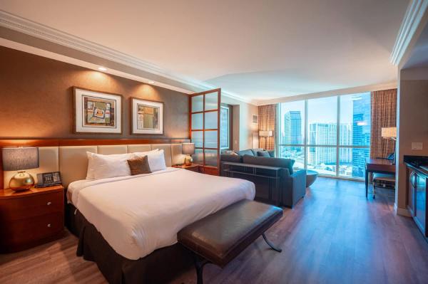 No Resort Fee Strip View Suite& Free Valet& Pool - Paradise, NV