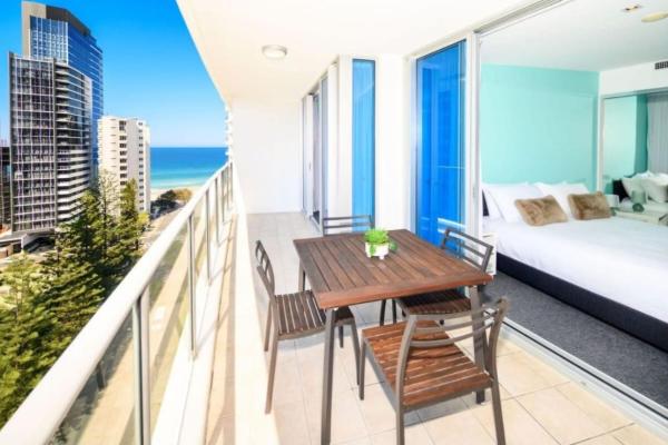 Serenity In Surfers Ocean Views Wifi Parking - Surfers Paradise