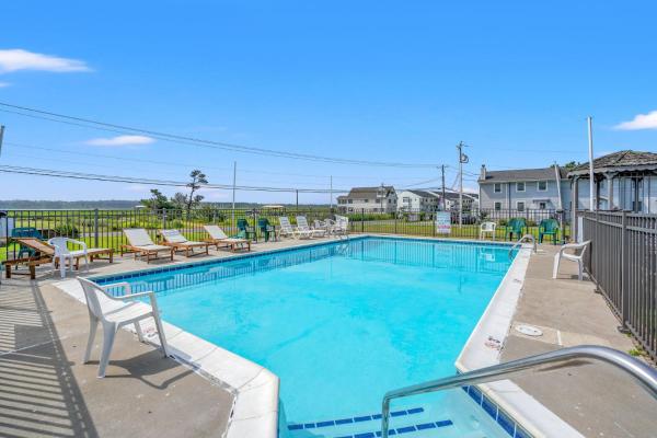 Morning Memories - Pet Friendly, Shared Pool & Dock! - Chincoteague, VA
