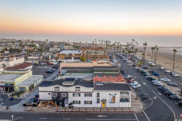 Breaking Waves Ii - Newport Beach, CA