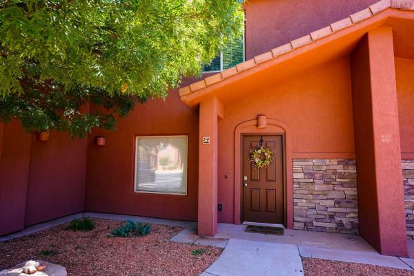 Lovely Townhome Peaceful Surroundings Hiking Hot Tub - Kanab, UT
