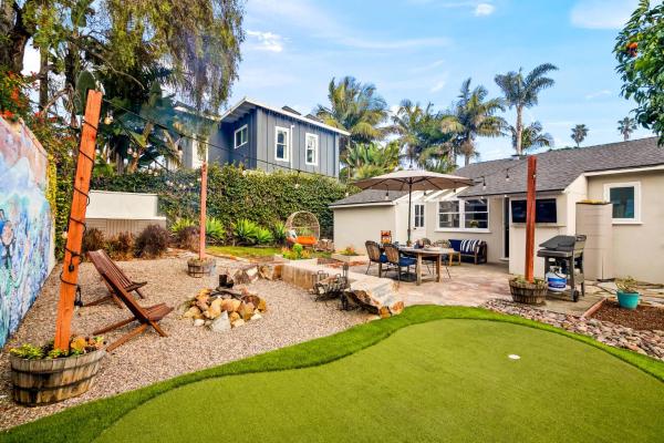 Cozy Coastal Stay Hot Tub & Putting Green - San Diego, CA