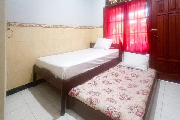 Astri Homestay Carkranegara Mataram Mitra Reddoorz - Mataram