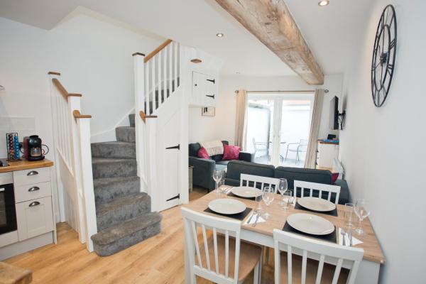 2 Bed House Free Parking 1km From The Beach - Hampshire