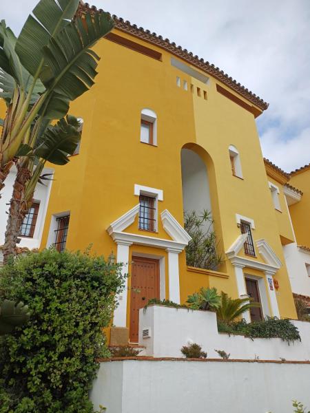 Hermosa Casa Adosada En Loma Del Rey - Algeciras