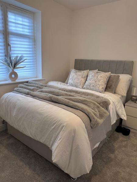 Comfortable Modern Bedroom Space With Ensuite Near Bramall Lane Stadium And Rhh - Chesterfield