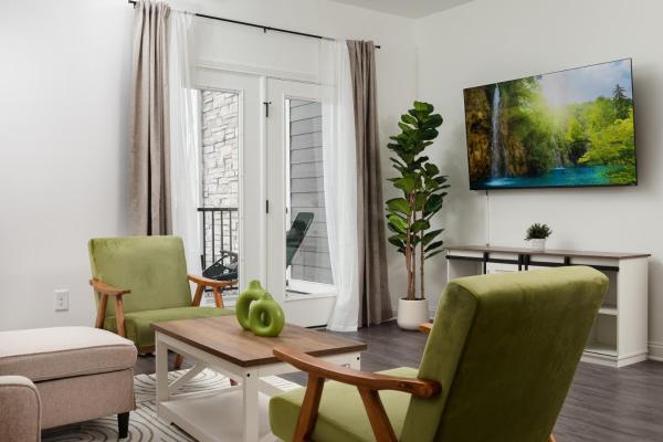 Golden Sun Spacious 1br Pond View King Bed Wfh Gym - Traders Point, IN