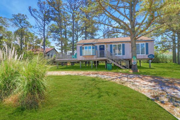 Southern Dream - Water Views & Screened Porch! - Chincoteague, VA