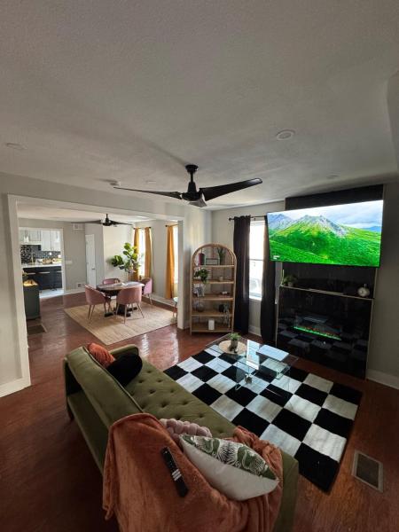 Collingdale Home - Near Philly! - Aston, PA