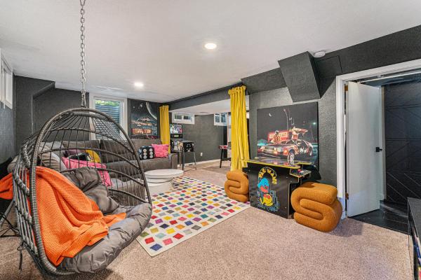 Arvada Retreat! Modern 5-br W Spa Pool & Theater - Golden, CO