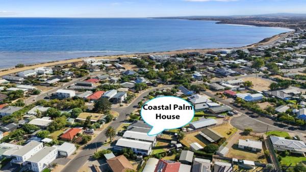 Coastal Palm House By Wine Coast Holiday Rentals - Adelaide