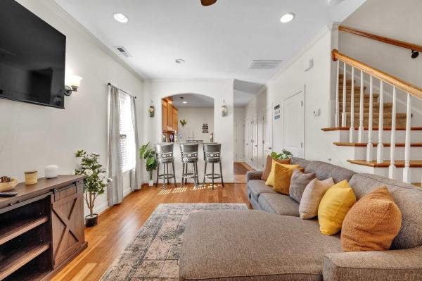 Cozy 2b Townhouse - King Bed - Concord, NC