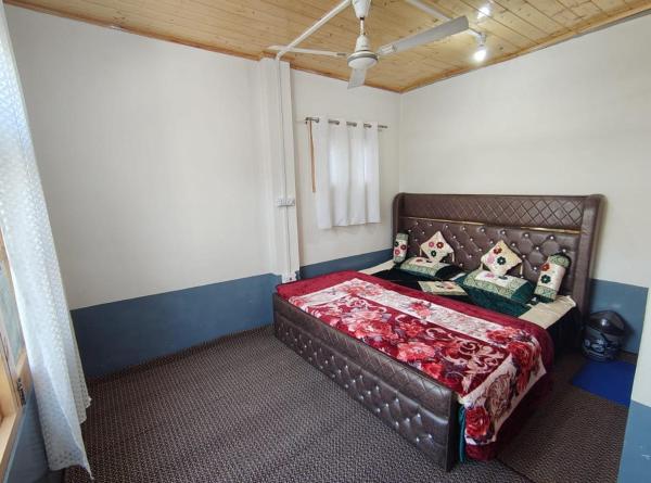 Homestay Single Room , Nearest Dal Lake - Srinagar