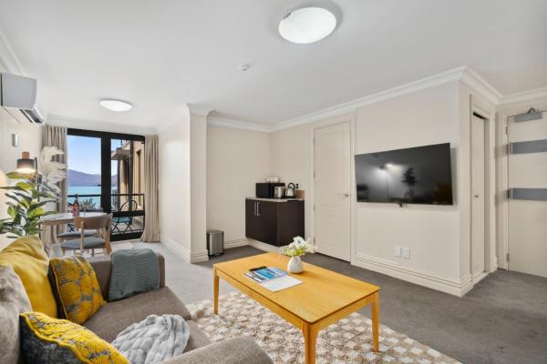 Modern Spacious Town Center Unit With Lake View - Arrowtown