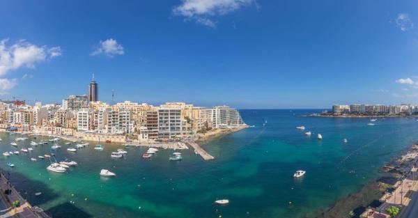 Seafront Penthouse Triplex- Roof Terrace & Hot Tub - Malte