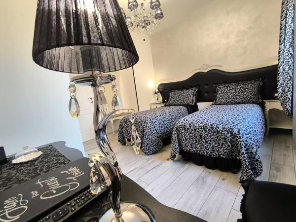 Alloggio Turistico Giulietta E Romeo - Intero Appartamento - Villafranca Di Verona, Zimmer, Holiday Rooms - Lake Garda