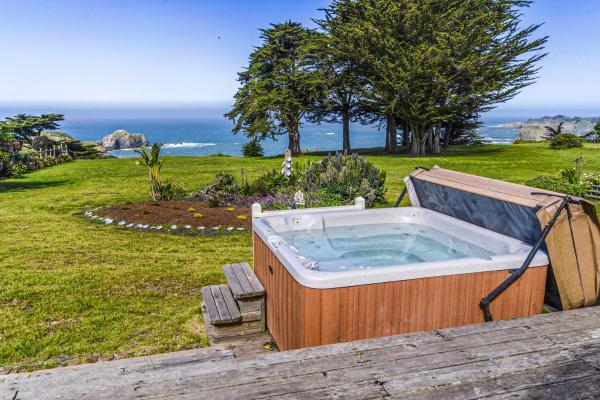 Large Oceanfront Bluff Home - Hot Tub Kids Room - Navarro River Redwoods State Park, Elk