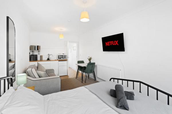 Hillbarn Studio Free Parking & Private Patio - Steyning