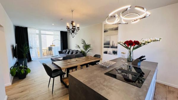 Stylish 3-room Apartment With Terrace & Parking - Berlin