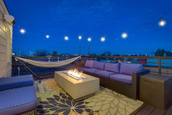 Modern And Spacious Townhouse Blocks From Downtown - Denver, CO