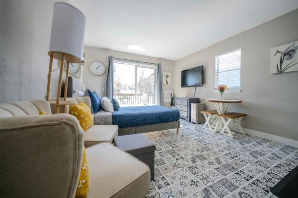 Corner, Top Floor, Fall Creek, Convenient To 76 - 미주리