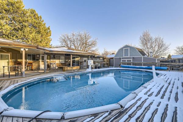 Guest Suite With A Pool A Hot Tub And A Fireplace In Arvada - 戈爾登