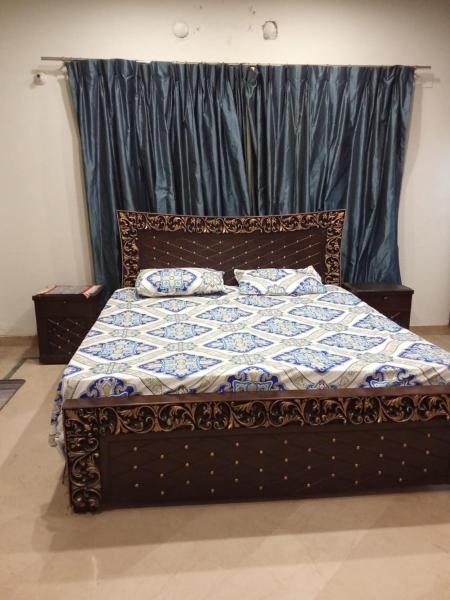 Fully Furnished Room - Lahore