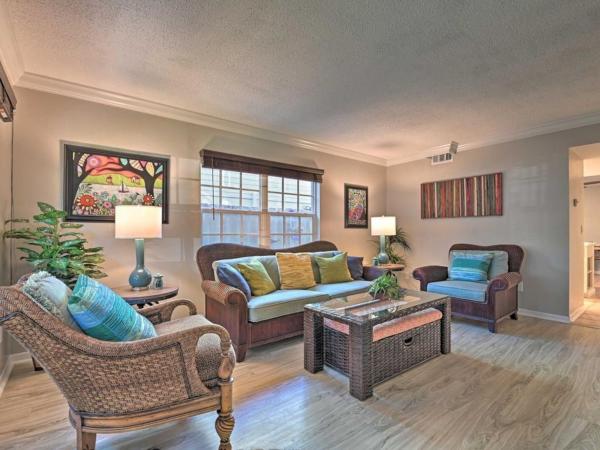 Dog Friendly Home By Flagler Avenue! Fenced Yard And Garage! Walk To The Beach! - New Smyrna Beach, FL