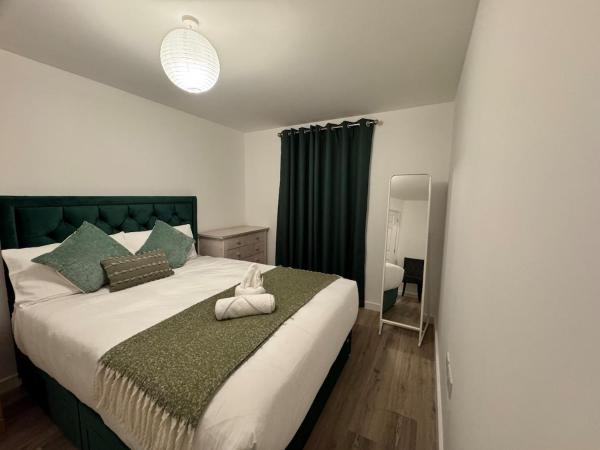 Town Centre 1 Cozy King Size Bed Ensuit Shower - Grafham Water