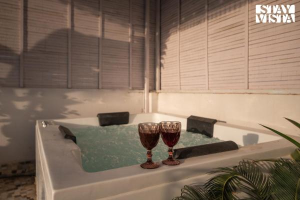 Stayvista At Arka Crest With Jacuzzi, Bonfire, Wi-fi - 우다이푸르