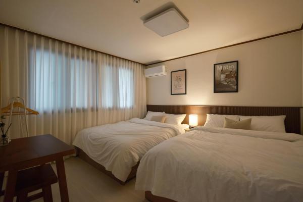 Walking Distance To Sindorim Station, 3 Rooms, 4 Queen Beds, 2 Bathrooms, 1 Minute To Yeongdeungpo Station Bus Stop - Seúl