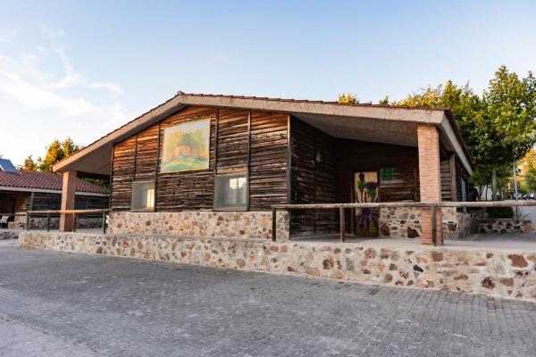 Hostal - Bungalows Camping Cáceres - Portugal