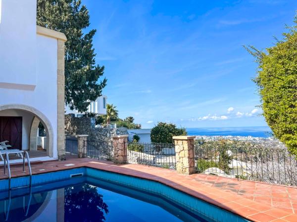 Leroy Party&event Villas By Holidaykeys - Cyprus