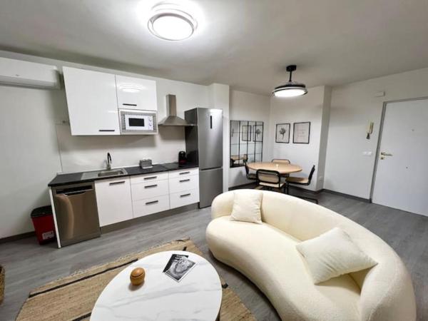 Three Bedroom Apartment In Rivas - Málaga